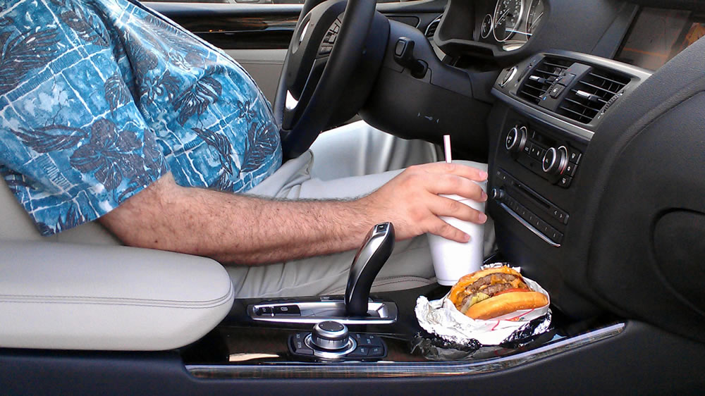 I debeli ljudi trebaju pomoć za volanom