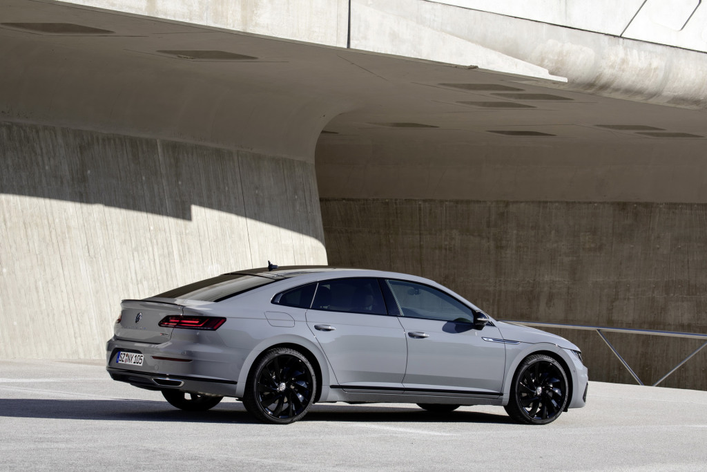 Volkswagen Arteon R-Line. Hm...